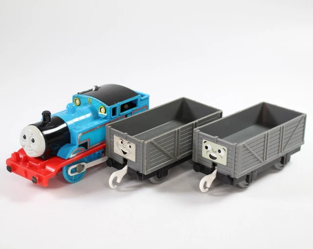 THOMAS THE TANK Engine Trackmaster Motorised Train with 2 Carriages £15 ...