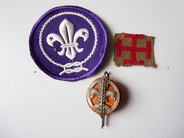 TROIS ANCIENNES INSIGNES Scout (24215) EUR 34,00 - PicClick FR