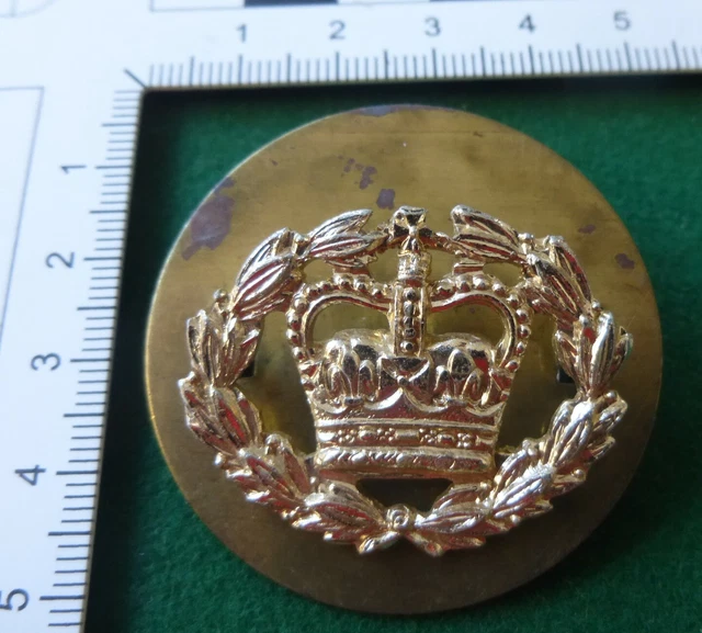 BRITISH ARMY RANK Badge WO2 Crown in Wreath in gold coloured anodised ...