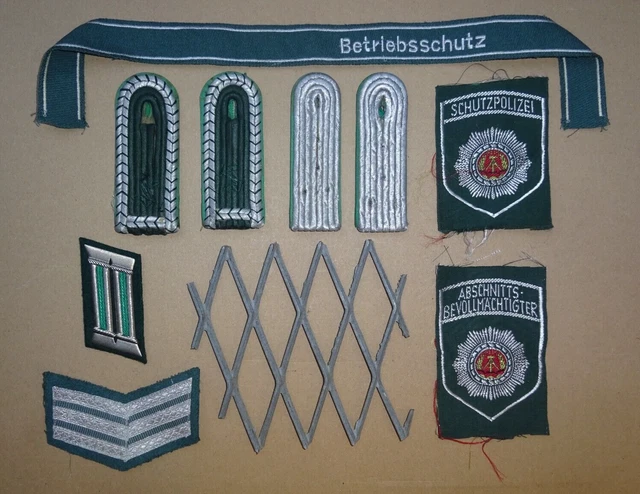 DDR SCHULTERSTÜCKE VOPO Volkspolizei Armabzeichen Grenze Uniform ABV ...