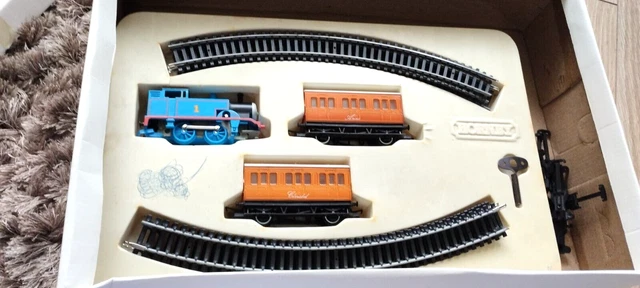 HORNBY THOMAS THE Tank Engine Clockwork Train Set With Annie & Clarabel ...