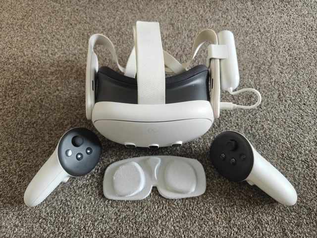 META QUEST 3 VR Headset 128GB with Controllers + Battery Pack - FCK000Y ...
