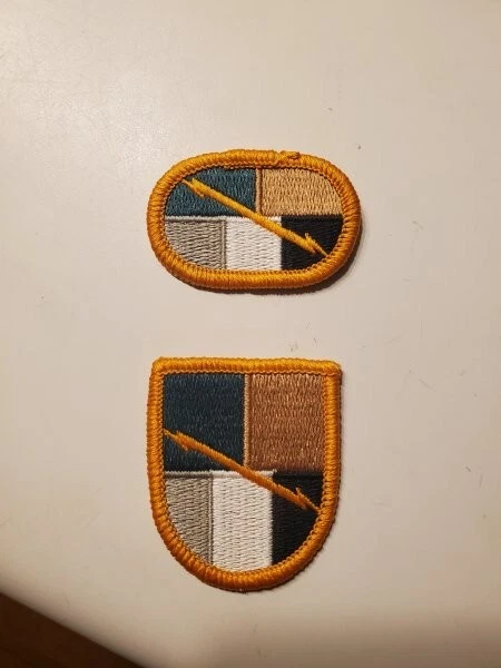 RARE 8TH PSYOP BN beret flash and airborne backing military special ...
