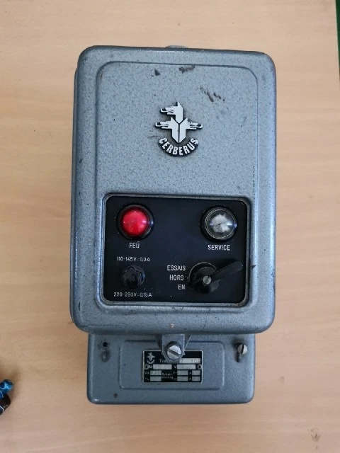 ALARME INCENDIE VINTAGE&, "Cerberus ancien" ou "Déco industrielle EUR ...