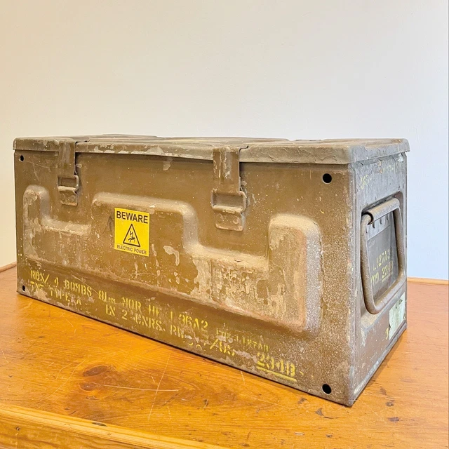 VINTAGE BRITISH ARMY Ammunition Military Box Metal Trunk-chest-bomb ...