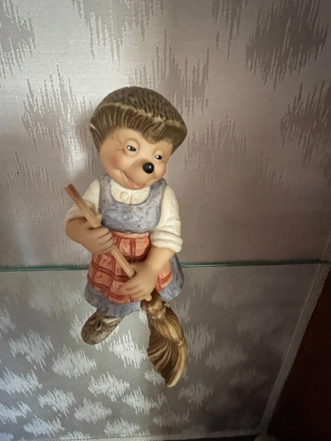GOEBEL FIGUR MECKI mit Besen - super Zustand - 13 cm IGEL kehrt EUR 29 ...