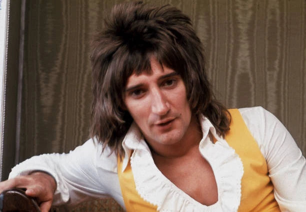 BRITISH SINGER SONGWRITER Singer Rod Stewart At A Hotel In London 1974 ...