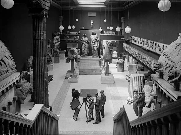 NEWMAN FILMING IN the British Museum 1930s Historic Old Photo EUR 6,59 ...