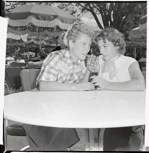 MARLENE AND ALICE Bauer Sharing Soda Pop At Chicago 1950 Golf Old Photo ...