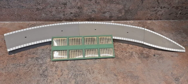 HORNBY RAILWAYS 2 x Curved Platforms, End Ramp & Canopy 4 Pieces R462 ...