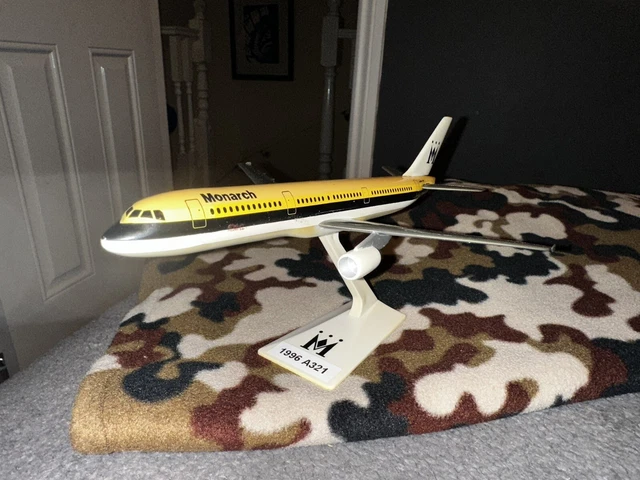 MONARCH AIRLINES 1/200 Airbus A321 Model Plane Rare With Stand Unboxed ...