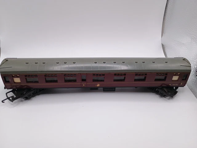 MODEL RAILWAY PASSENGER Corridor Coach Maroon TTR 00 Gauge M16171 £11. ...