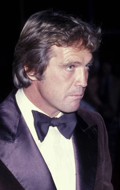 LEE MAJORS AT 34th Annual Golden Globe Awards on January 29 1977 a- Old ...