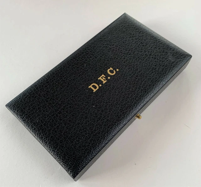 FITTED PRESENTATION CASE for BRITISH DISTINGUISHED FLYING CROSS Award ...