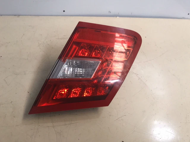 MERCEDES E KLASSE W212 Fahrer Seitliche Hintere Manschettenrückleuchte ...