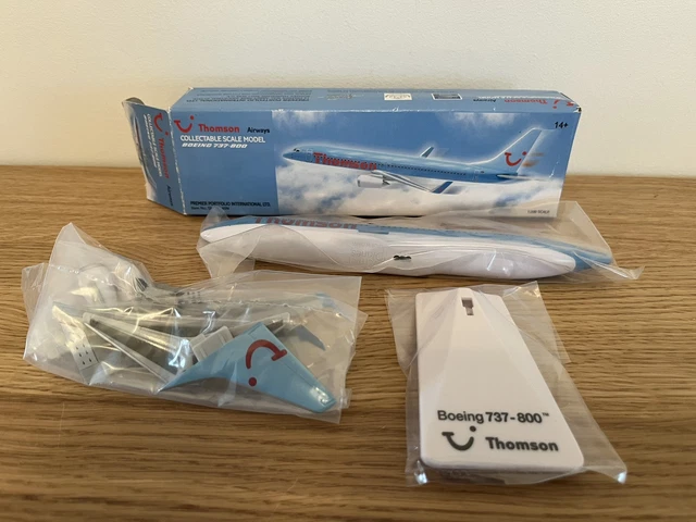 THOMSON TUI AIRWAYS Boeing 737-800 Plastic Snap Fit Model Plane ...