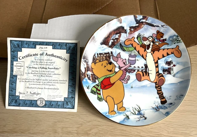 DISNEY BRADFORD EXCHANGE Winnie the Pooh Holiday Plate Catch a Falling ...