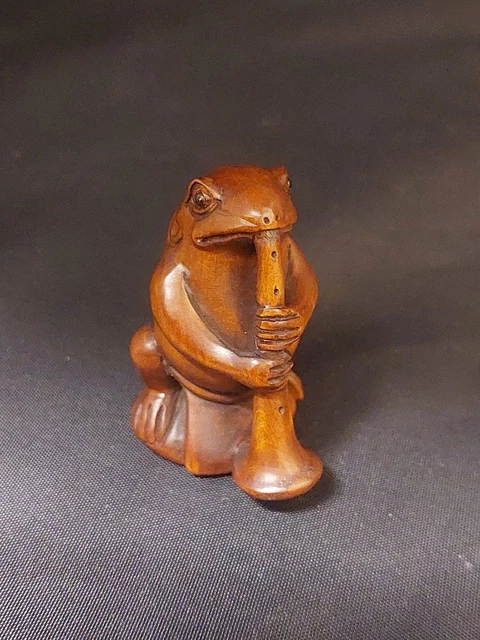HAND CARVED WOODEN Japanese Netsuke Frog with flute Signed by artist £ ...