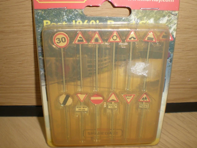 HORNBY SKALEDALE R8666 Post 1960's Road Signs - New £10.00 - PicClick UK