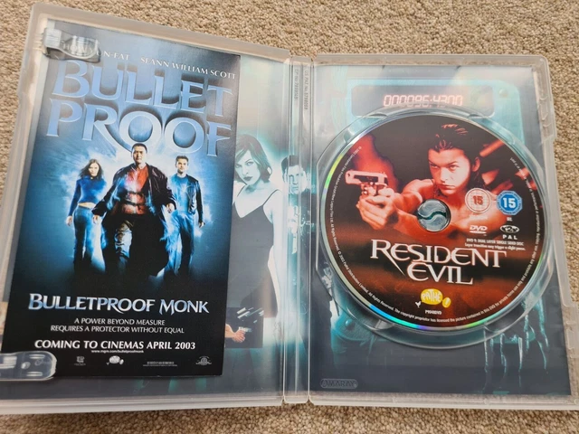 RESIDENT EVIL (2002) Milla Jovovich, Michelle Rodriguez, James Purefoy ...