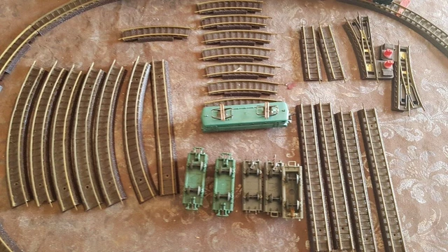 JOUET ANCIEN - Train modélisme ferroviaire HO - lot wagons marchandises et rails EUR 75,00 ...