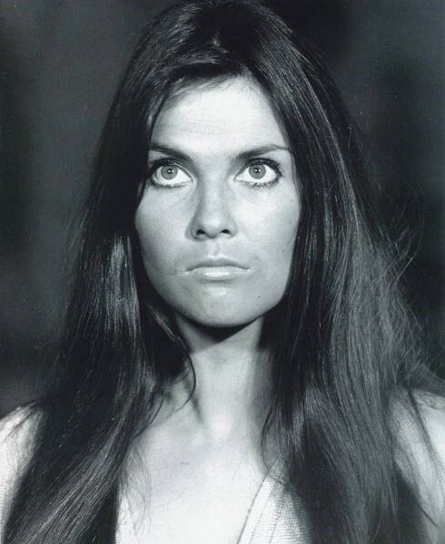 CAROLINE MUNRO UNSIGNED Photo - English actress, model and singer *64 £ ...