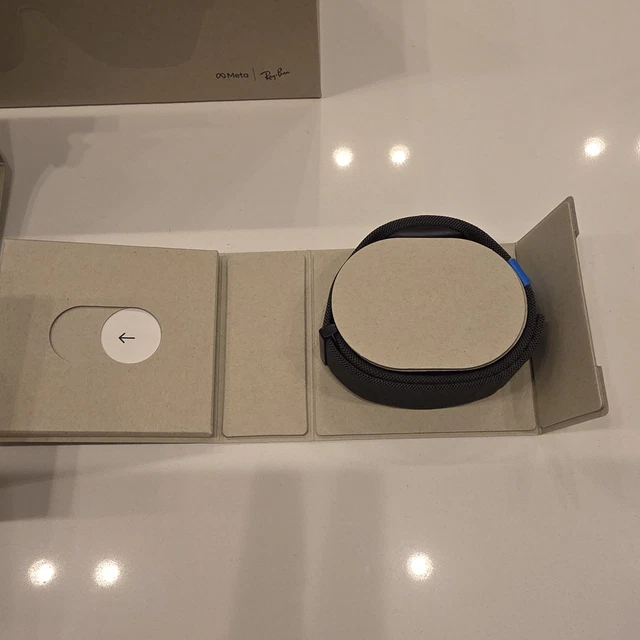 META RAY-BAN DISPLAY & Neural Band AI Glasses OPENED MINT - Large ...