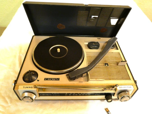 CROWN PORTABLE RADIO-PHONOGRAPH TRP-104F, gebraucht, Batterie- und ...