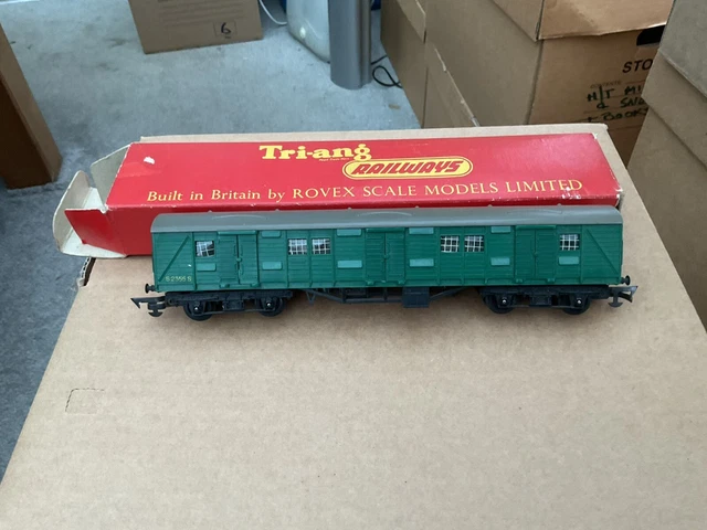 TRIANG RAILWAYS R226 SR Utility Van S.2355.S OO Box Has Minor Marks £17 ...