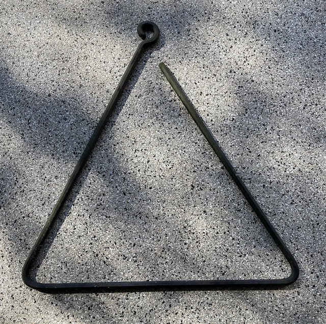 LARGE ANTIQUE PRIMITIVE Farmhouse Cast Iron Triangle Chuck wagon Dinner ...