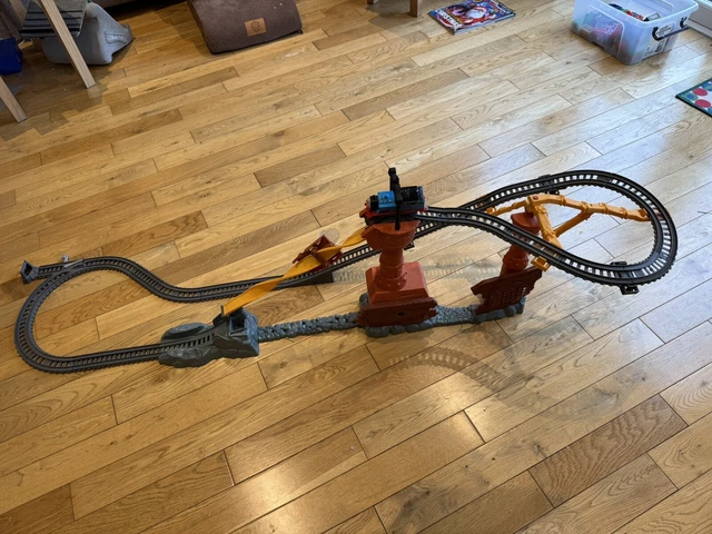 THOMAS & FRIENDS Trackmaster Shipwreck Rails Set With Thomas Train £16. ...