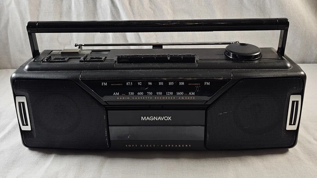 VINTAGE CLASSIC MAGNAVOX AM-FM Radio/Cassette Player Model AQ5090 ...