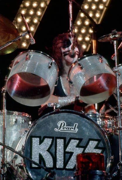 DRUMMER PETER CRISS of the rock band Kiss performs 1977 OLD MUSIC PHOTO ...