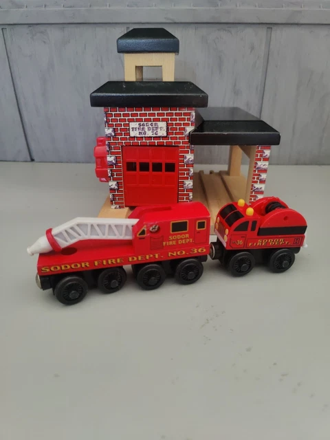 THOMAS & FRIENDS Wooden Train Building Sodor Fire Dept Station #36 ...