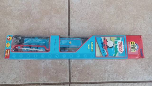 THOMAS TRACKMASTER GORDON Train with Tender & Carriage (battery op'd ...