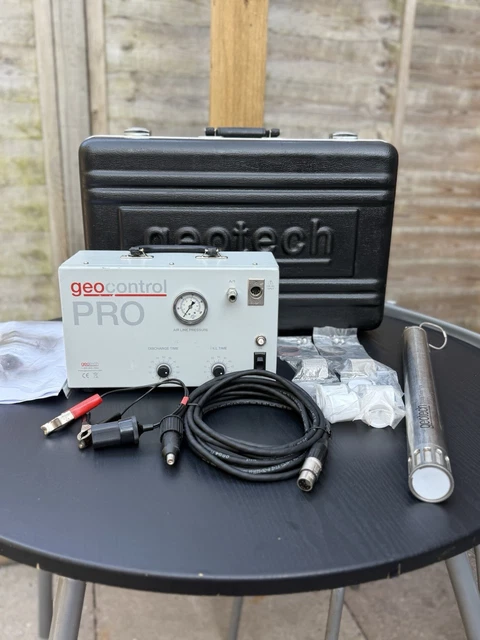 GEOTECH GEOCONTROL PRO Pump 12v Controller with Bladder Pump and Carry ...