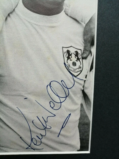 KEITH WELLER MILLWALL 1967 & JOHN GILCHRIST SIGNED 10x8 RARE CAO SPT ...