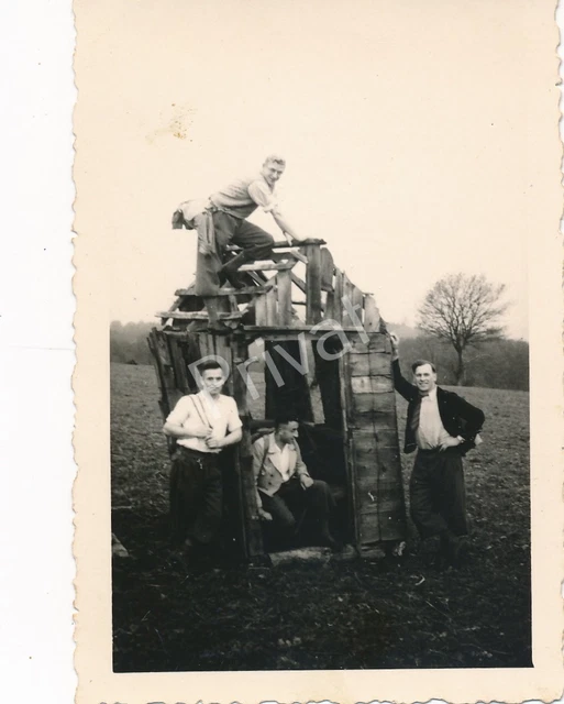 FOTO WW2 MILITARY Wehrmacht Soldaten bauen Toilettenhäuschen M1.94 EUR ...