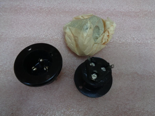 BULGIN SA2190 23MM ROUND 3 Way Panel Mount Plug Spade Terminals 5A ...