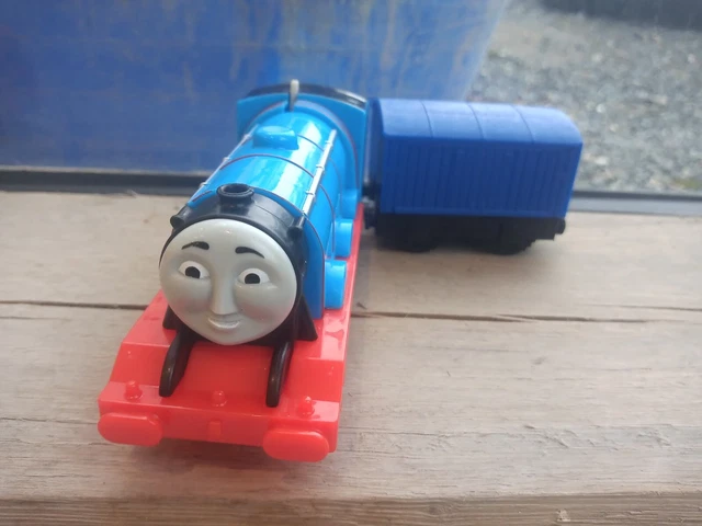 THOMAS AND FRIENDS Trackmaster Revolution motorised Gordon Train with ...