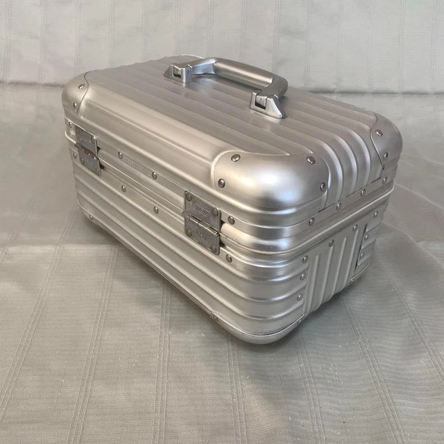 928.38 RIMOWA TOPAS Beauty Case 17L Silver Camera case $1,430.15 ...