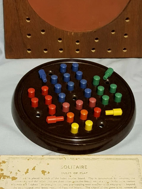 VINTAGE SOLITAIRE GAME BAKELITE BOARD AND PEGS 1950s-60s £19.99 ...
