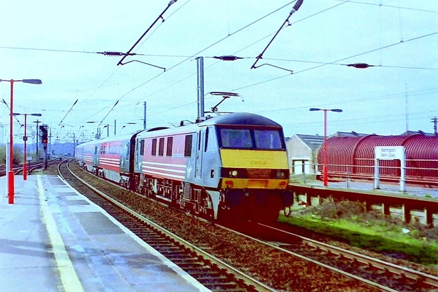 35MM RAILWAY COLOUR Negative Class 90 010 at Warrington £1.95 - PicClick UK