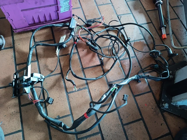 ORIGINAL MERCEDES-BENZ 200E W124 M102 Faisceau de Câbles Moteur Faisceau Câbles EUR 158,72 ...