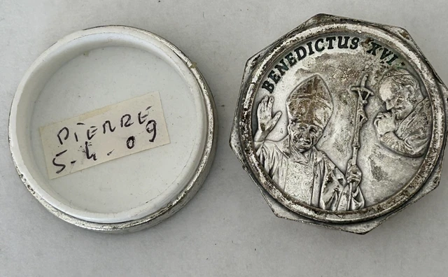 ANCIENNE PETITE BOÎTE métal Benoît XVI Rome + chapelet collection EUR ...