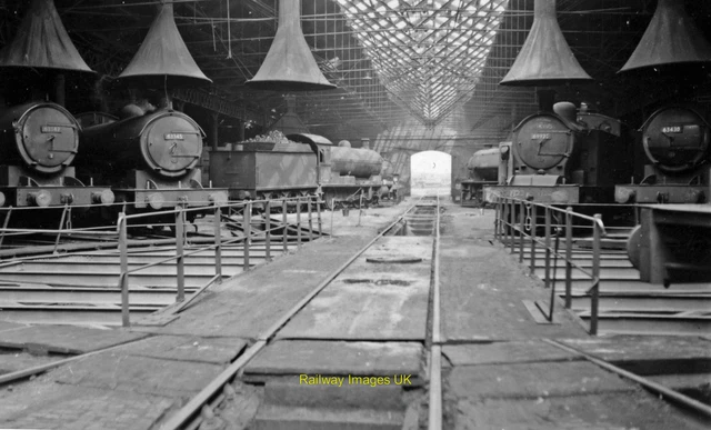 RAILWAY PHOTO - Inside a round-house at Newport (Tees-side) Locomotive ...