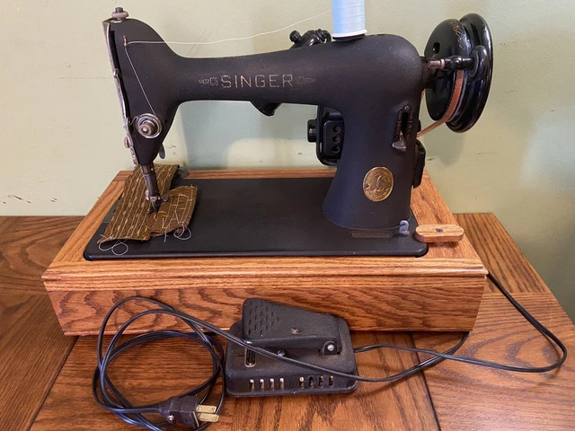 SINGER 66 SEWING Machine Godzilla Wwii Era Crinkle In Portable Oak Case ...