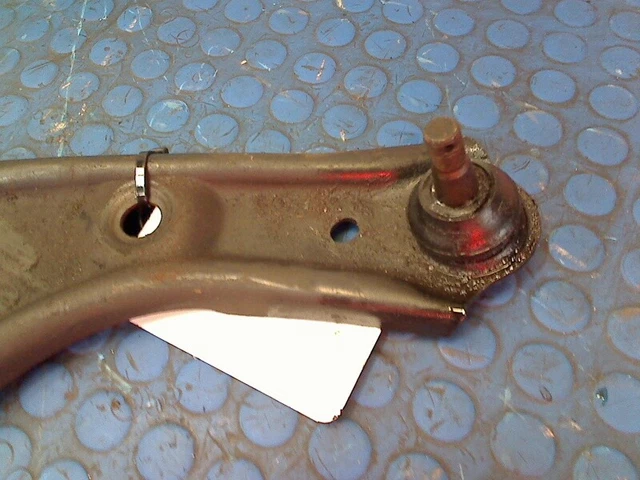 BRAS DE SUSPENSION AVANT DROIT (TRIANGLE) Toyota Aygo (B40) 2014 EUR 37 ...