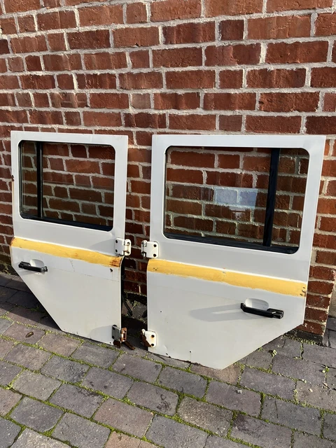 LAND ROVER DEFENDER 110 Tdci Puma Second Row Door Set £1,250.00 ...