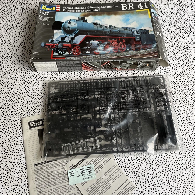REVELL MODEL KIT Express Goods Locomotive BR 41 1:87 Unbuilt Model Kit ...